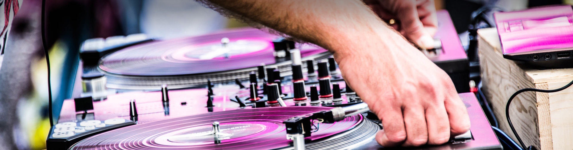 Engager un DJ pour les nuls | Gigstarter