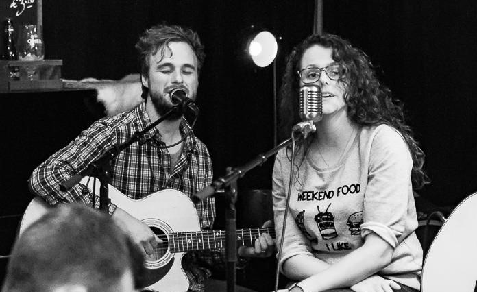 Réservez Groupe The Remedy (acoustic duo) pour votre | Gigstarter