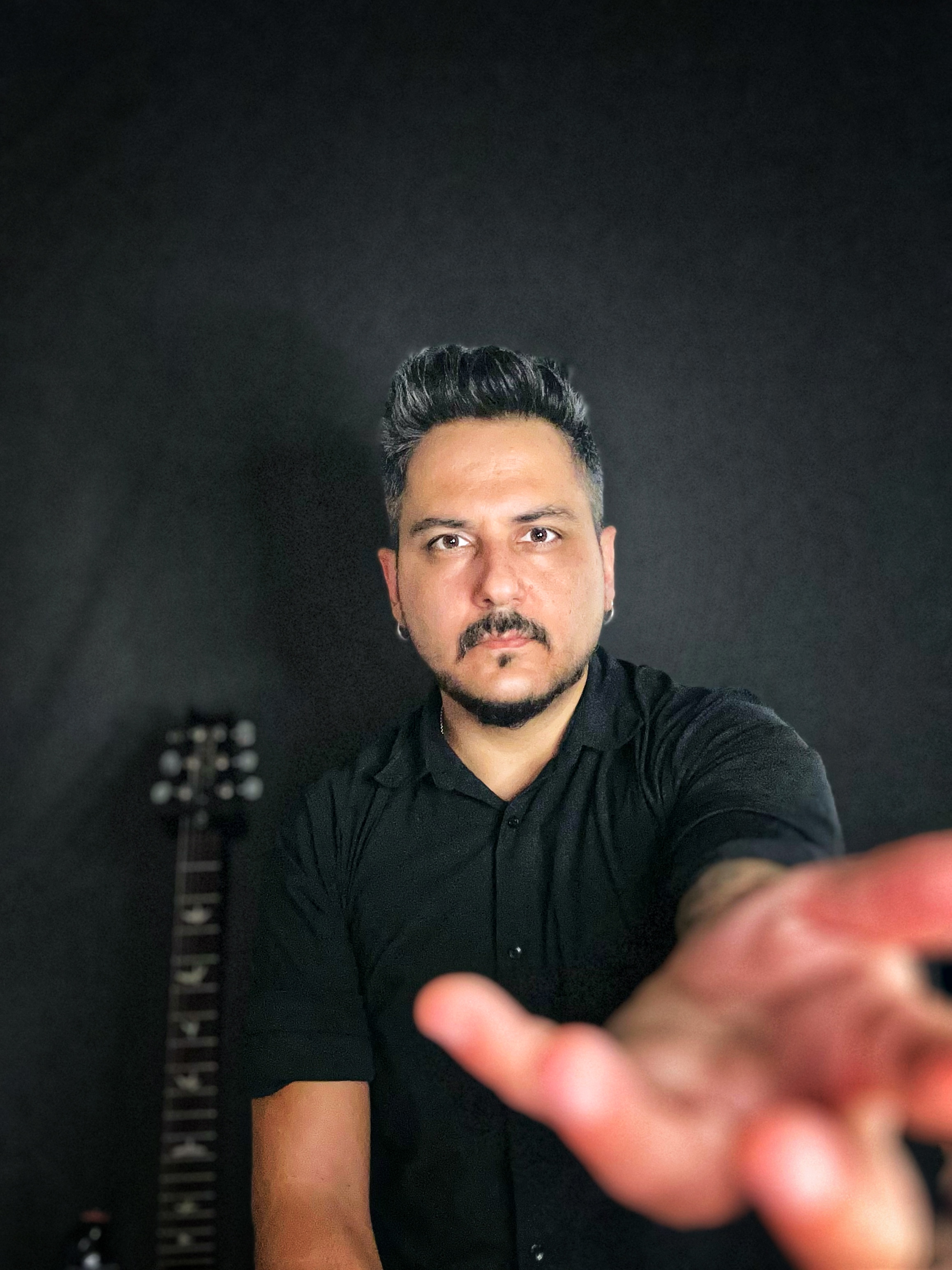 Boek Soloartiest Sergio Rivas voor uw evenement | Gigstarter