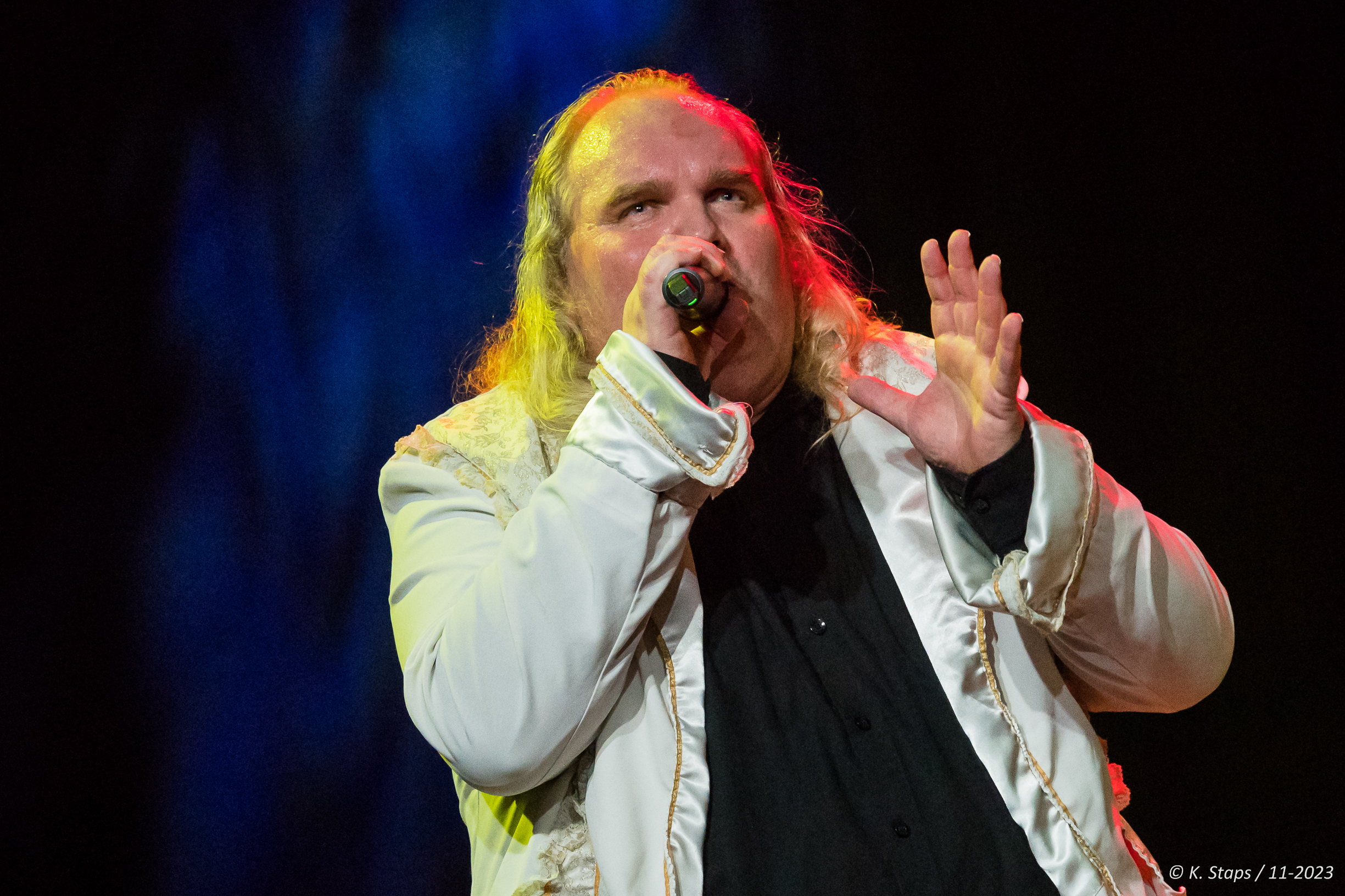 Contratar Bigg-f project singer | Gigstarter